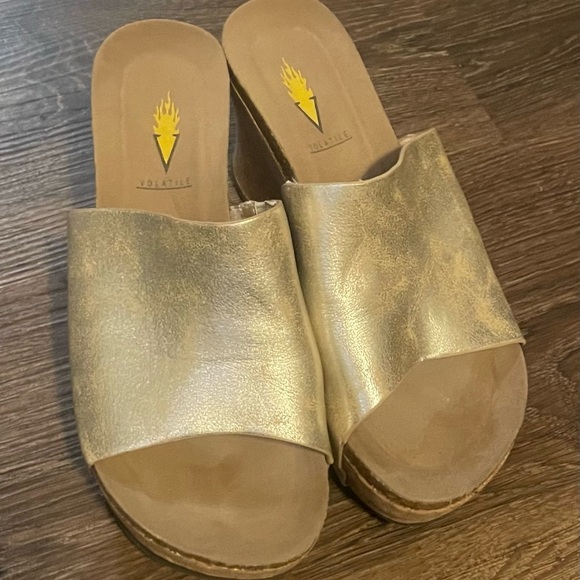 Volatile | Shoes | Volatile Womens Gold Slide Wedge Sandals | Poshmark